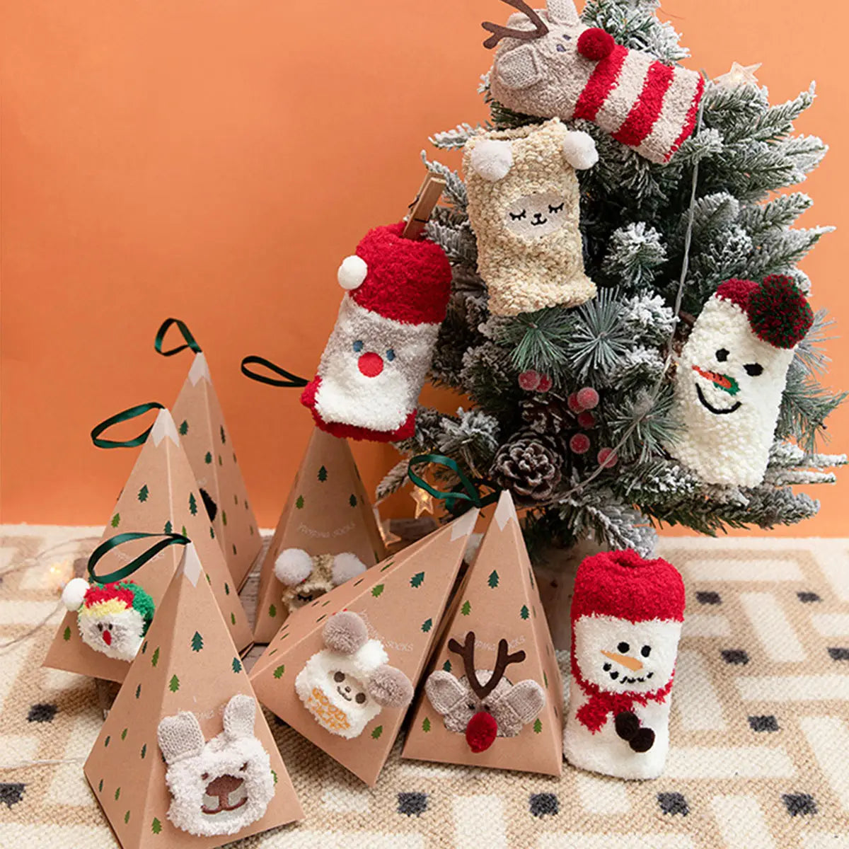 Frosty the Snowman Triangle Box Gift Fuzzy Socks – Versatile Boutique